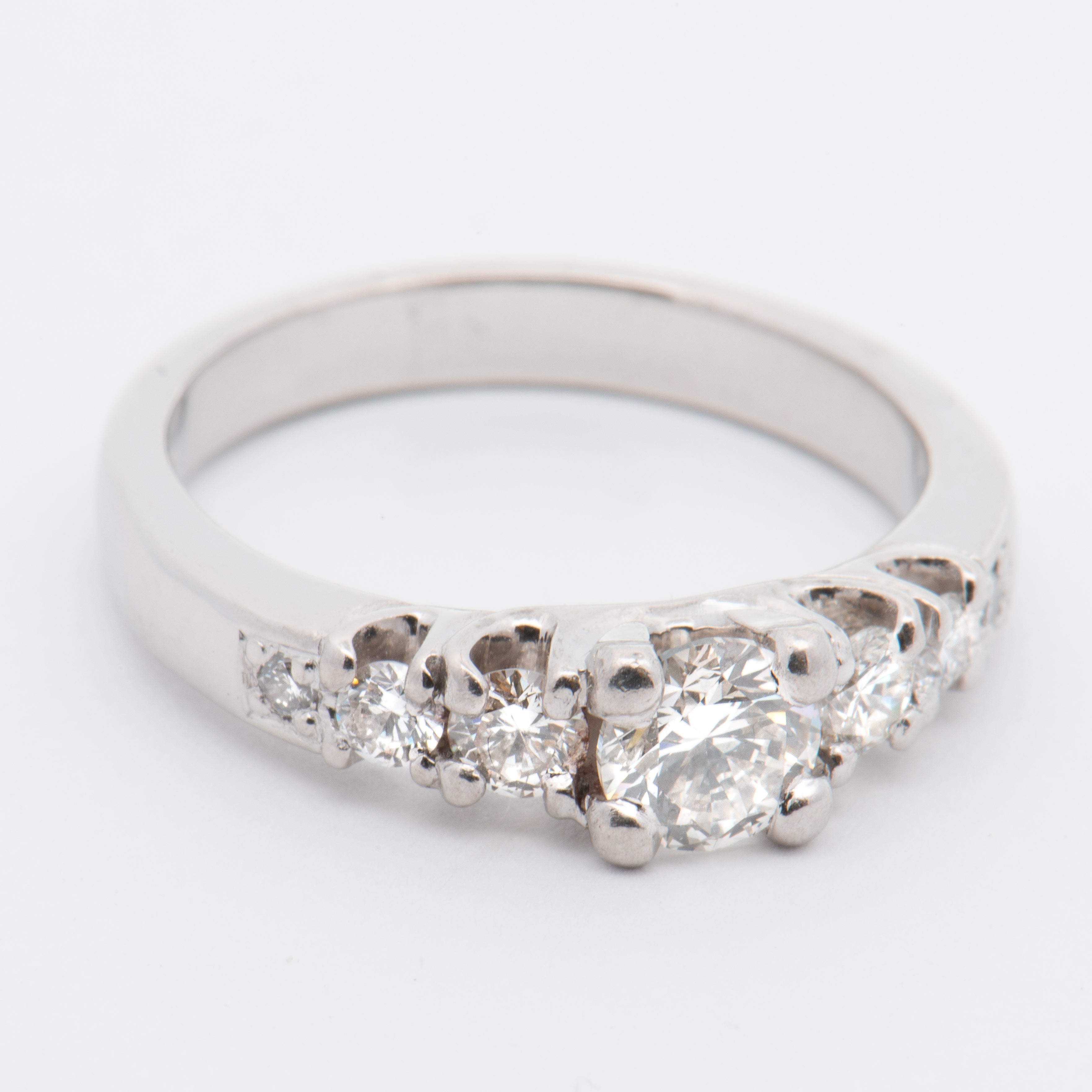 Timanttisormus 0.77ct | Valkokulta