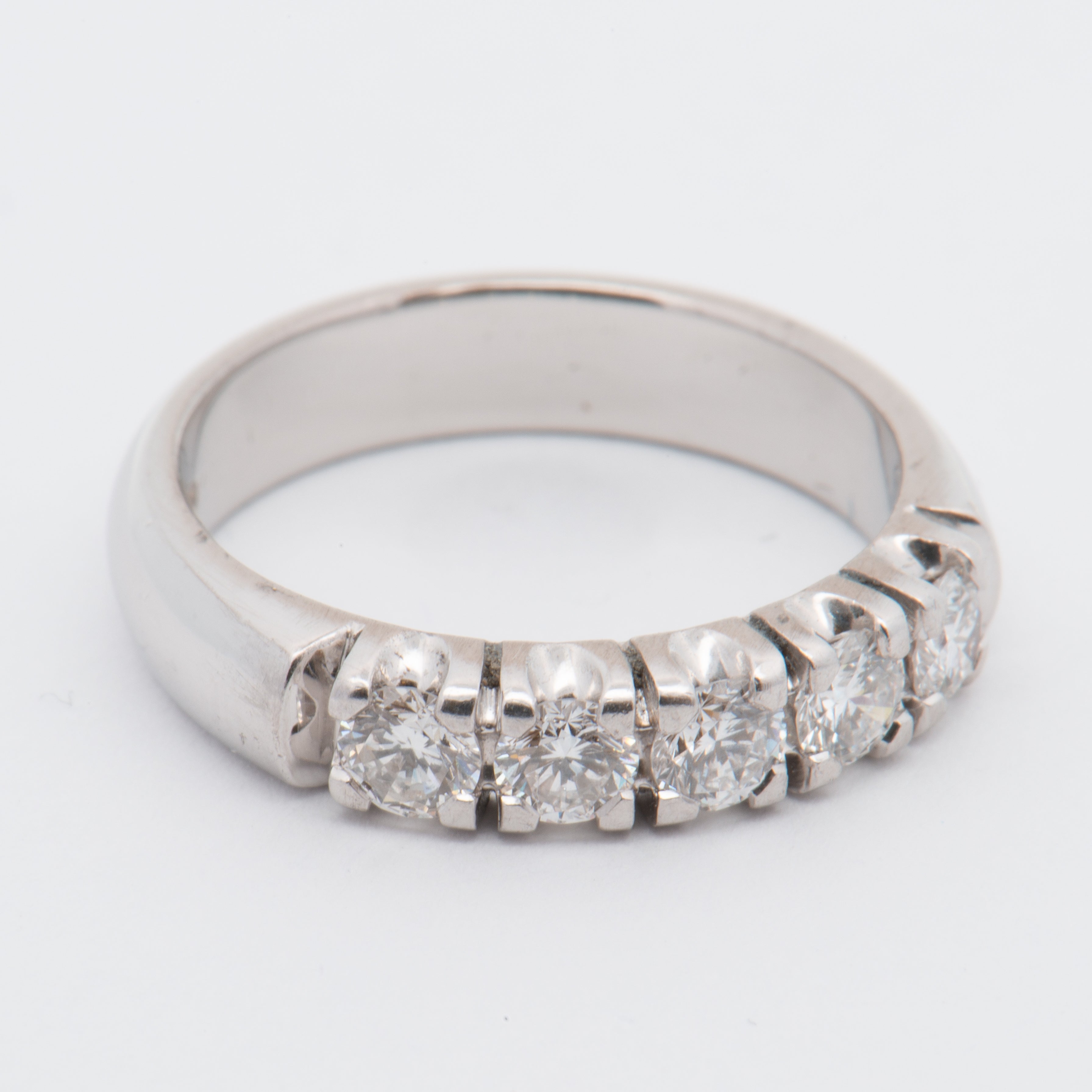 Timanttisormus 0.60ct | Valkokulta